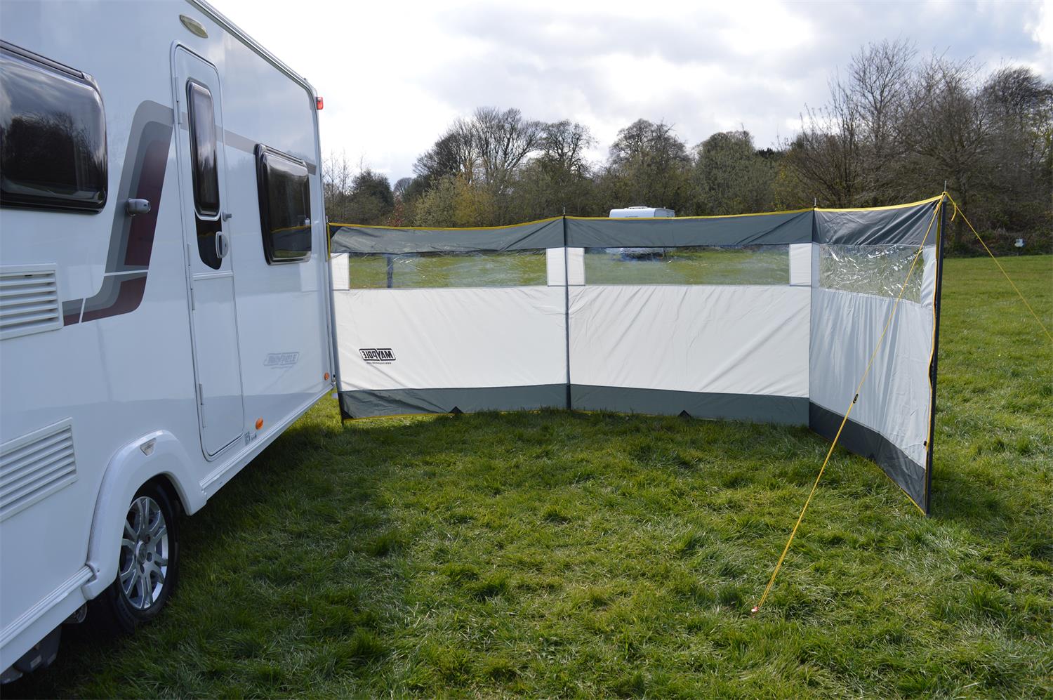 Maypole 3 Panel windbreak (Poled) | Windbreaks | Leisureshopdirect