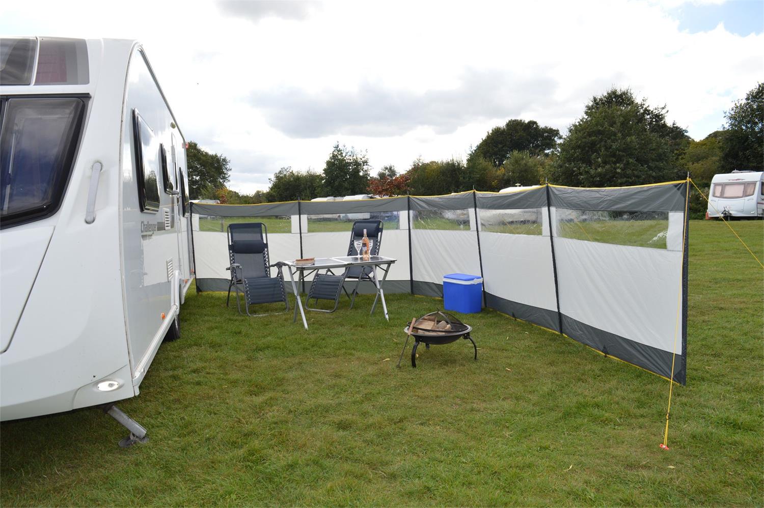 Maypole 5 Panel Steel Poled Windbreak (MP9538) | Windbreaks ...