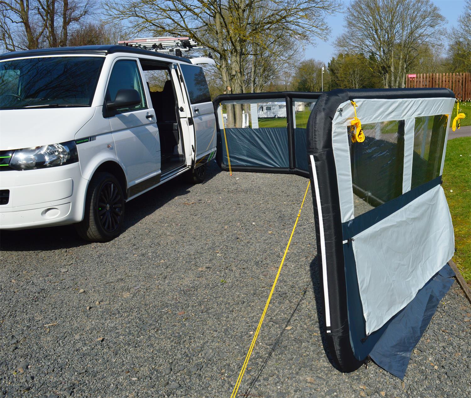 Maypole Inflatable Windbreak (5 Panel) (MP9539) | Windbreaks ...