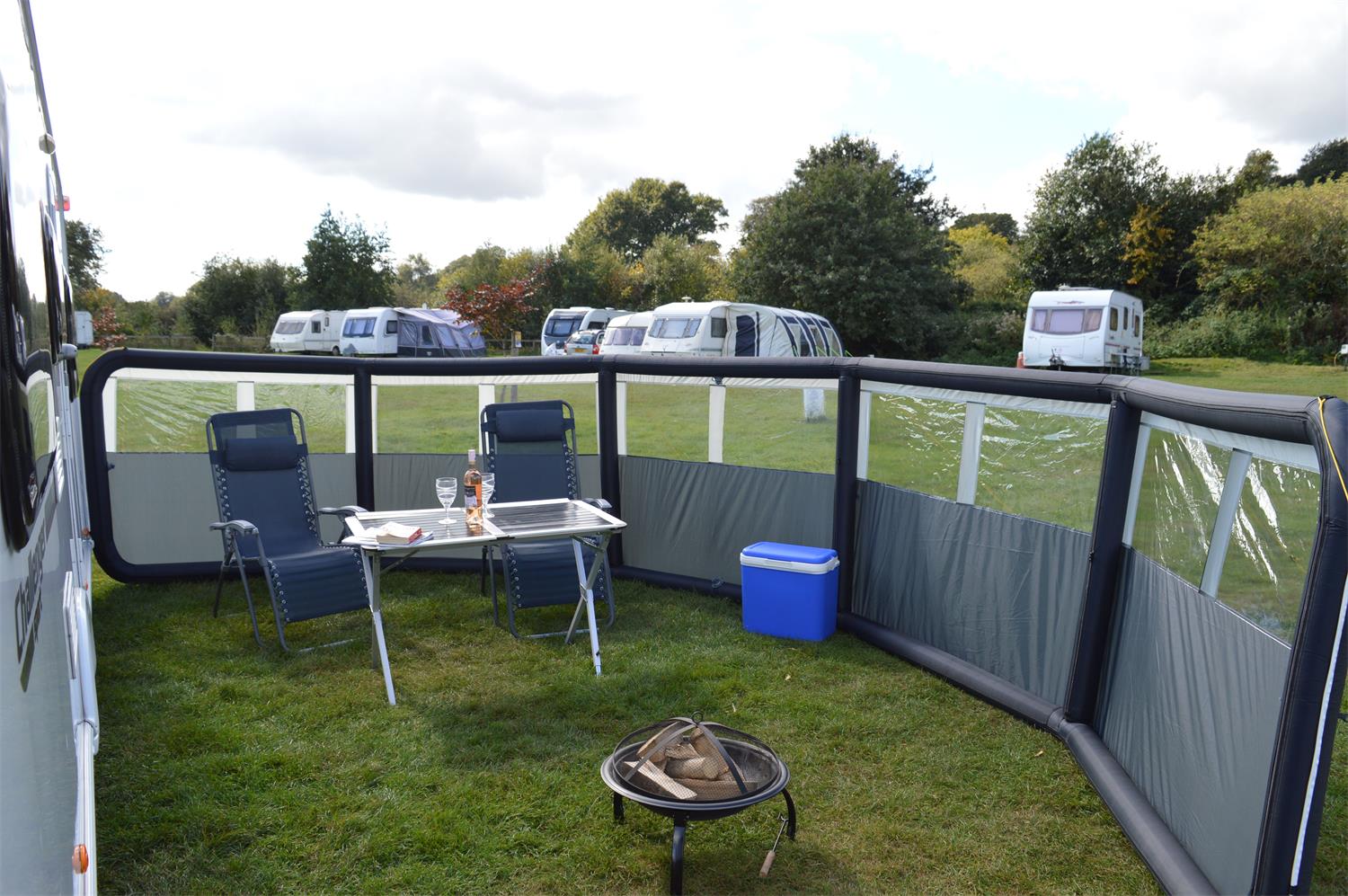 Maypole Inflatable Windbreak (5 Panel) (MP9539) | Windbreaks ...