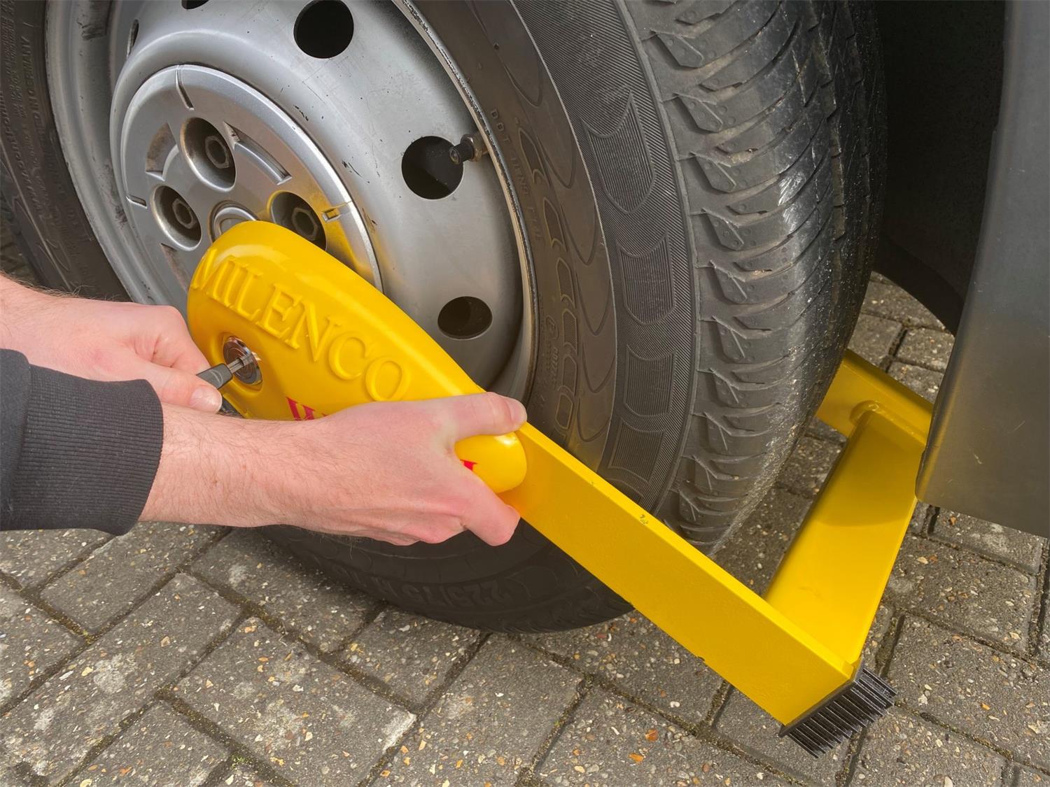 Milenco Wraith 2 Wheel Lock (for Motorhomes) | Milenco Code: 6941 ...