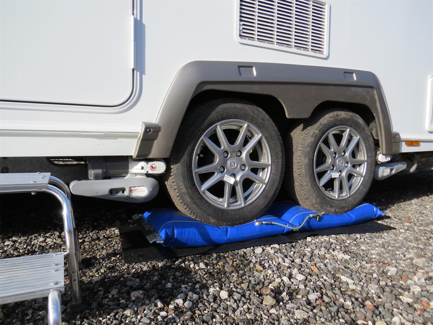 Lock 'n' Level Twin Axle | Caravan and Motorhome Levelling aids ...