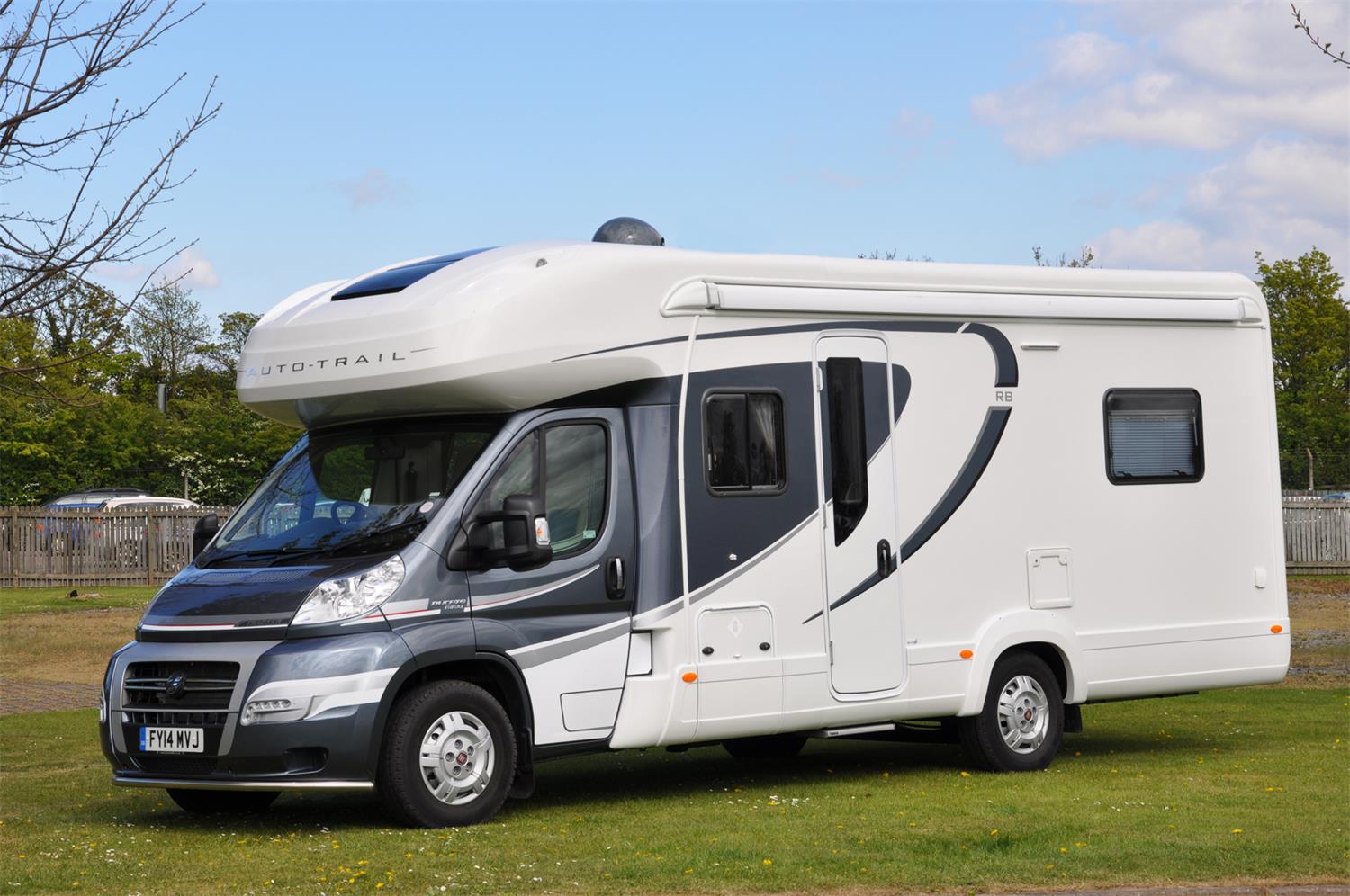 Maxview VuQube II Roof Mount and Portable Dome, White