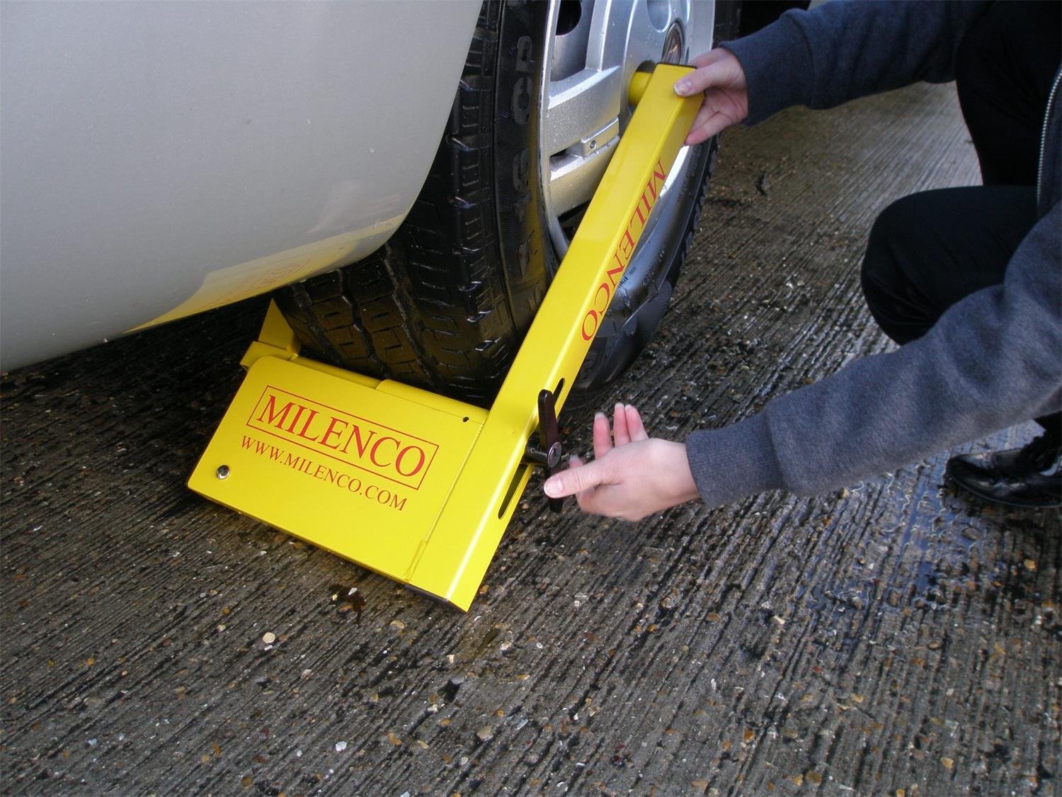 Milenco Compact Wheelclamp | Milenco Code: 2745 | Wheelclamps ...