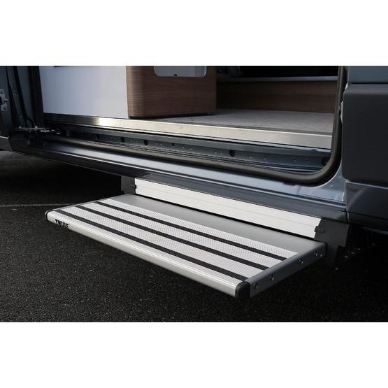 Thule V18 Slide-out Step 700 - 12V | Steps | Leisureshopdirect